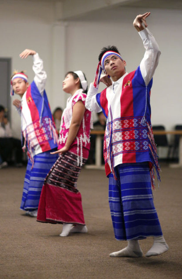 Karen Dancers Karen Dress Karen People Traditional Outfits