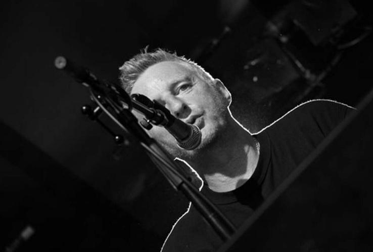 Billy Bragg Brings Spirit of Activism to The Suffolk | Arts & Living ...
