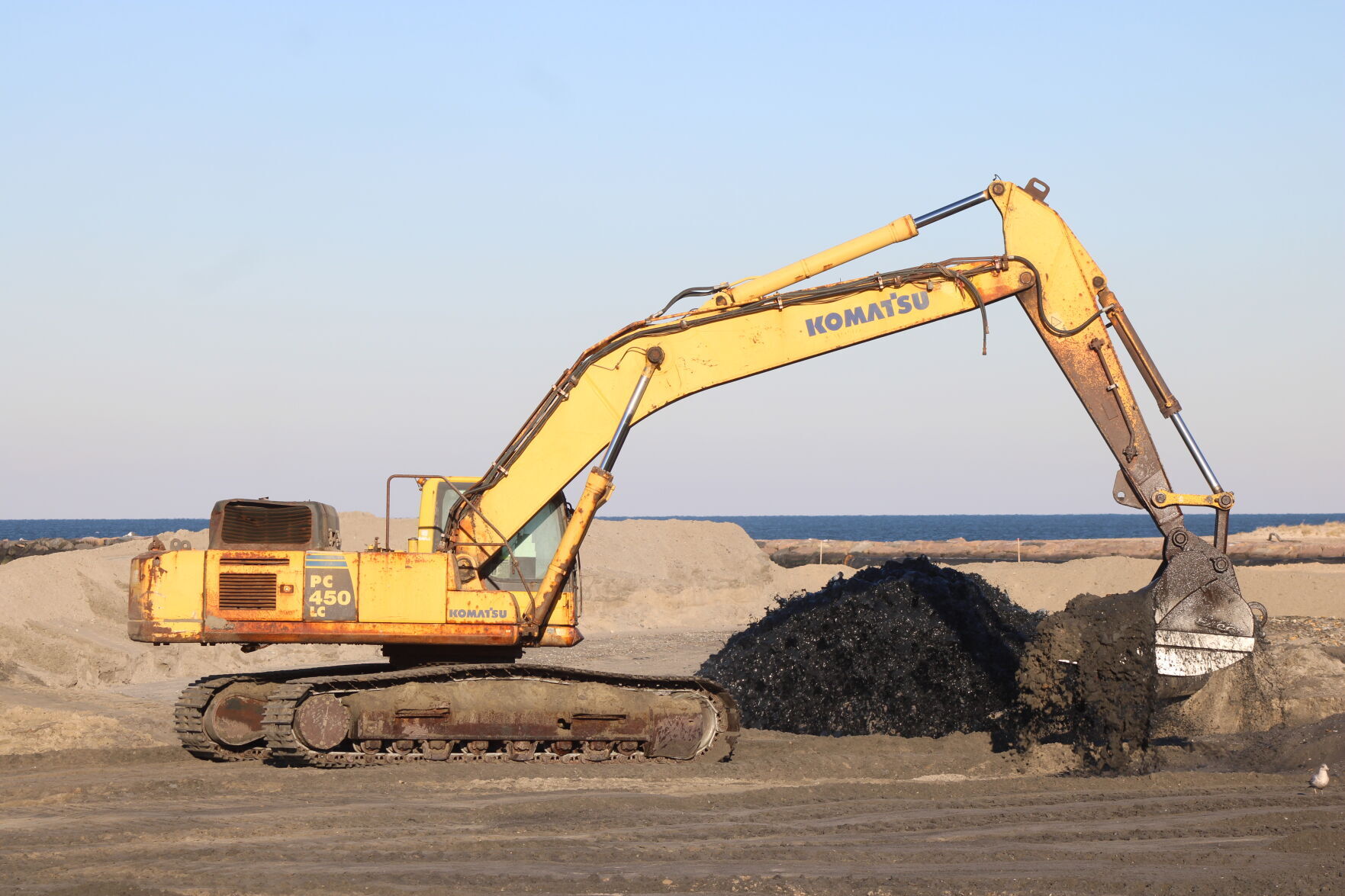 Second Dredge Arrives in Montauk To Relieve Oyster Bay | Environment ...