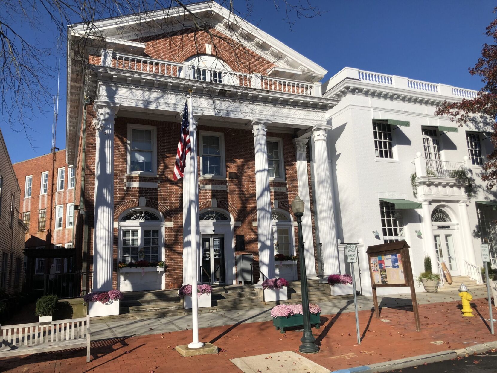 Trio of Walk-On Resolutions Take Aim at Mayor, and Mayor's Assistant ...