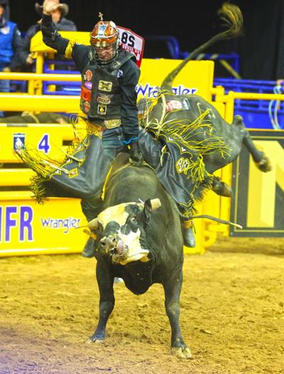 National Finals Rodeo: Edgar's Parker Breding earns big payday for Day ...