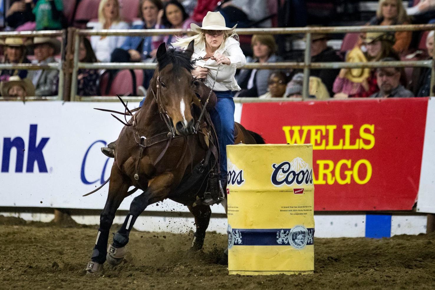 Lindsay Kruse balances motherhood, barrel racing