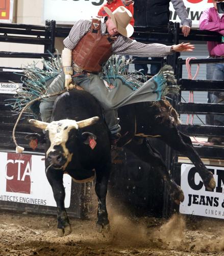 Brody Cress continues hot streak with Chase Hawks saddle bronc win