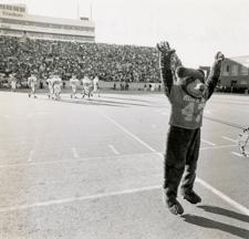 Monte, Montana Griz mascot, inducted in Mascot Hall of Fame