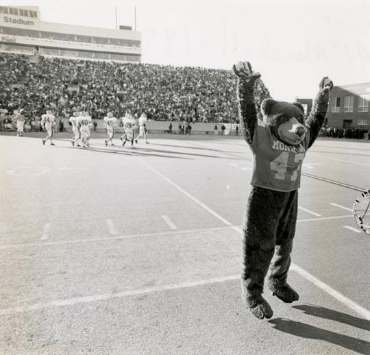 Monte, Montana Griz mascot, inducted in Mascot Hall of Fame