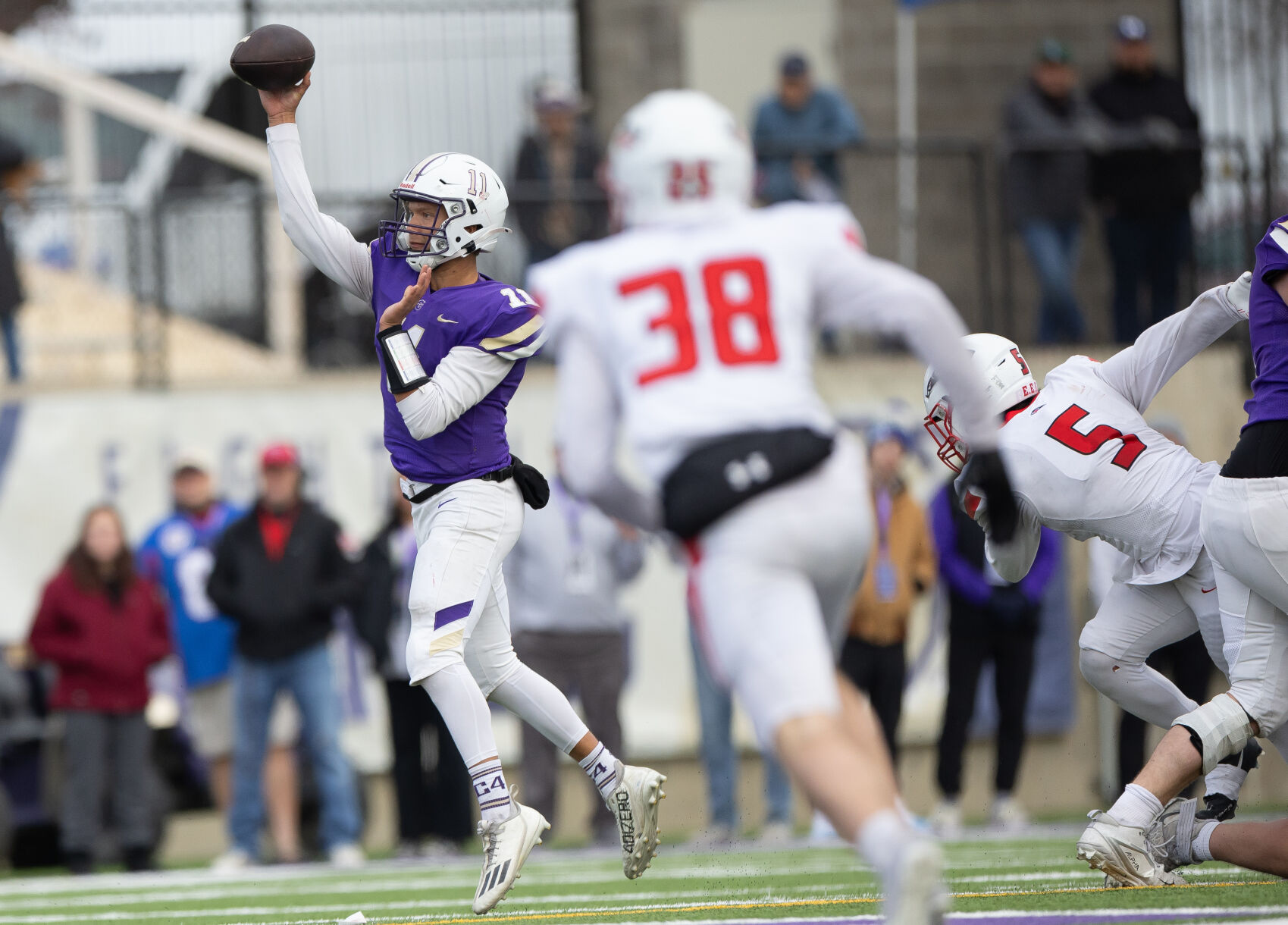 Carroll completes 17-point comeback, eyes Frontier title