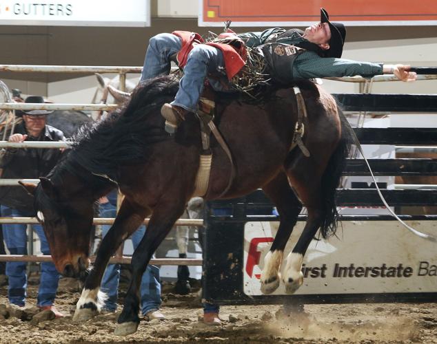 Brody Cress continues hot streak with Chase Hawks saddle bronc win