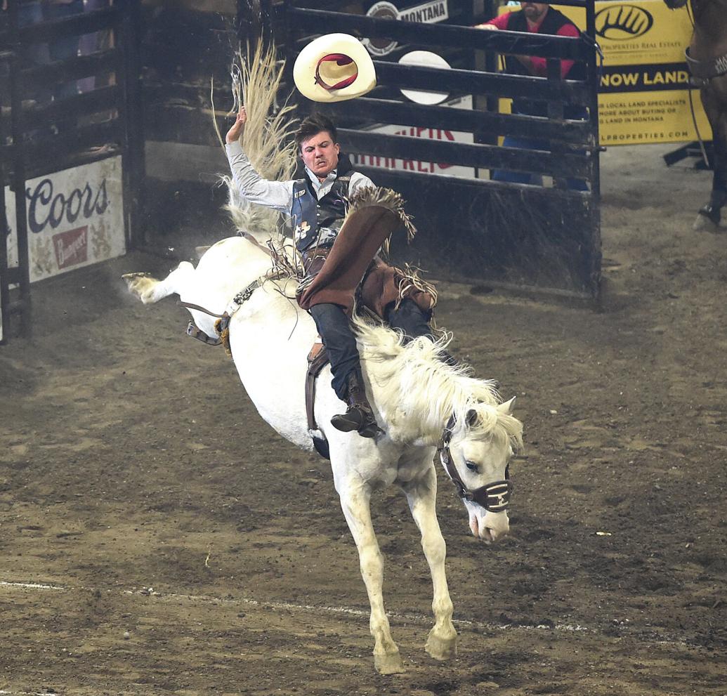 Columbus' Weston Timberman defends CNFR bareback title