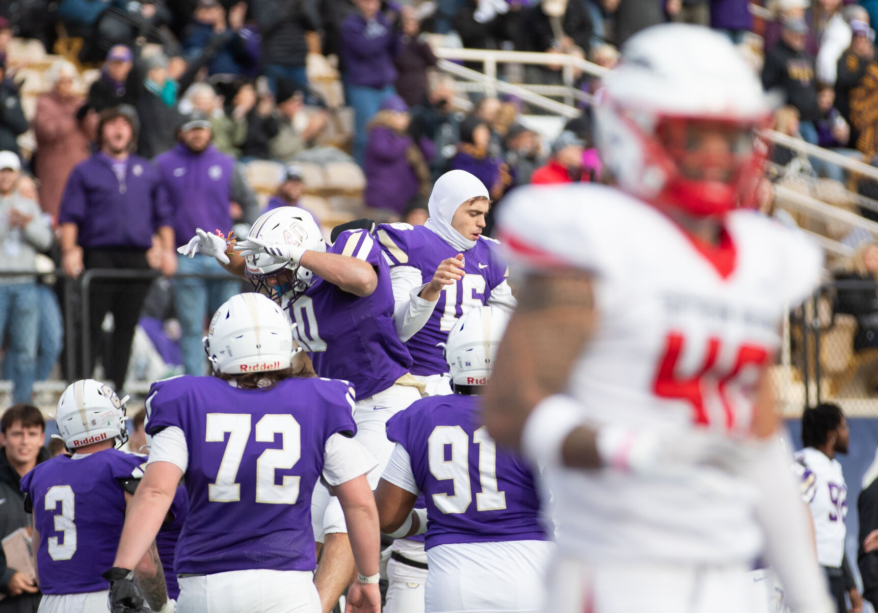 Carroll completes 17-point comeback, eyes Frontier title