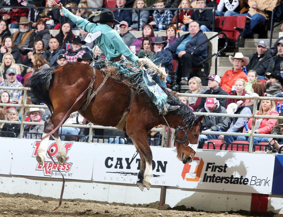 Brody Cress continues hot streak with Chase Hawks saddle bronc win