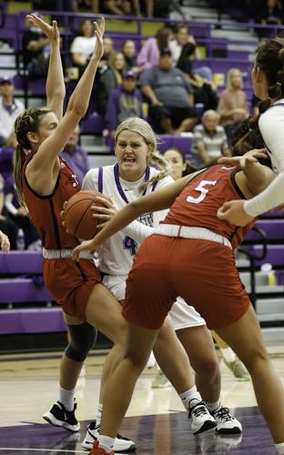 Carroll dispatches Bushnell as five players score in double figures