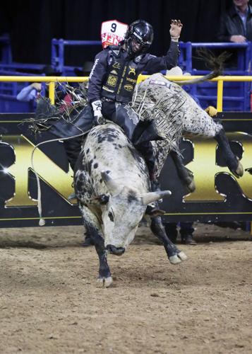 Cut Bank's Dustin Bird won second round of team roping at National ...