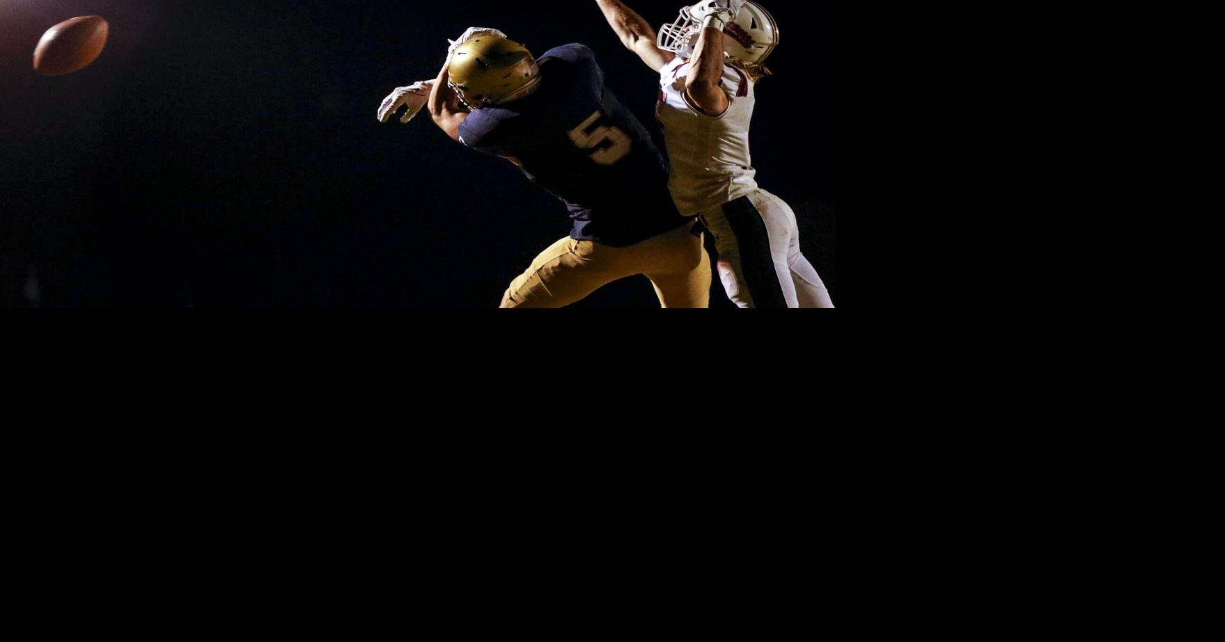 Dillon Beavers vs Hamilton Broncs football photos
