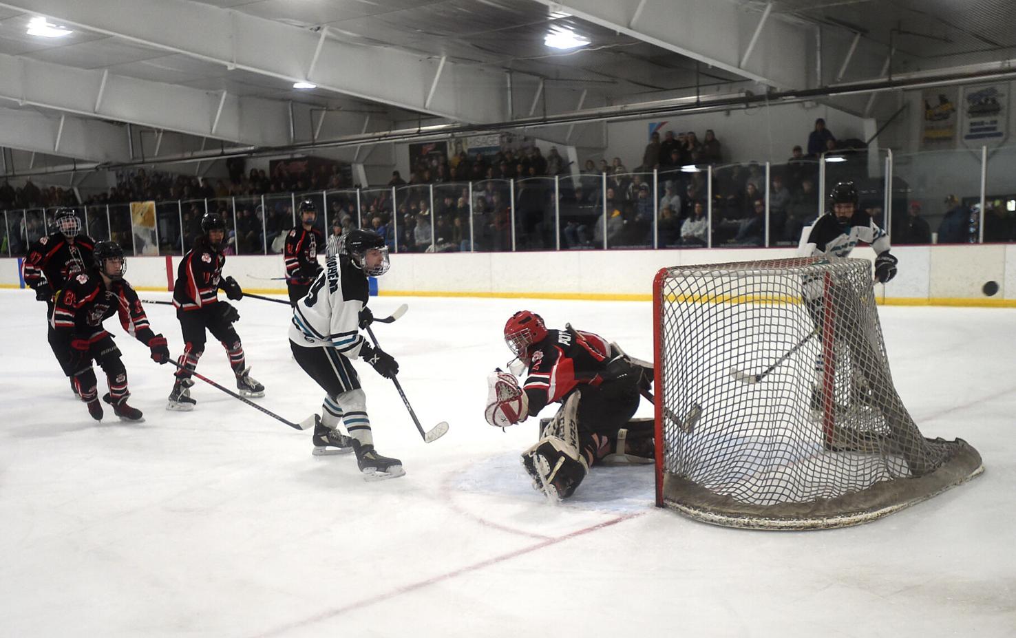 Bode Barnett leads Glasgow to Montana state hockey title