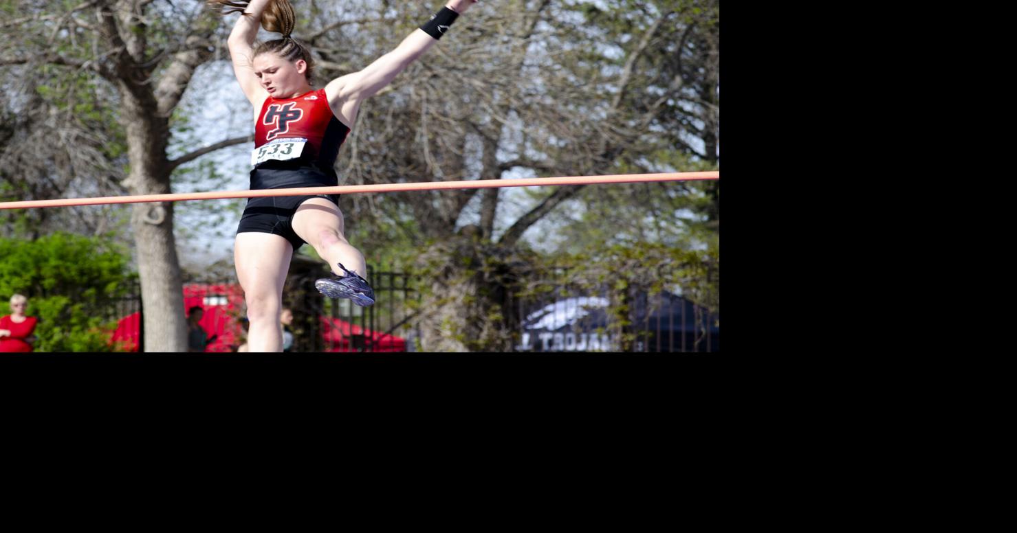 Huntley Project's Brynn Wandle signs to play at Carroll