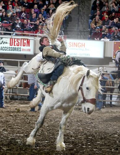 Brody Cress continues hot streak with Chase Hawks saddle bronc win