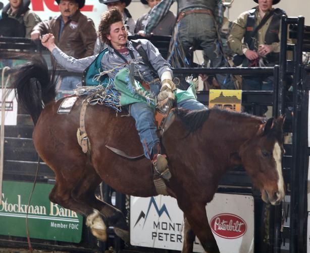 Brody Cress continues hot streak with Chase Hawks saddle bronc win