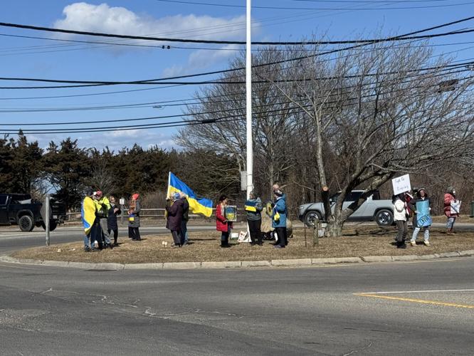 Islanders rally for Ukraine at Milestone Rotary | News | ack.net