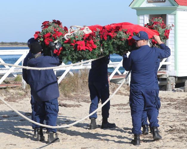 Photo Gallery: Brant Point Light Wreath | Photo Galleries | ack.net