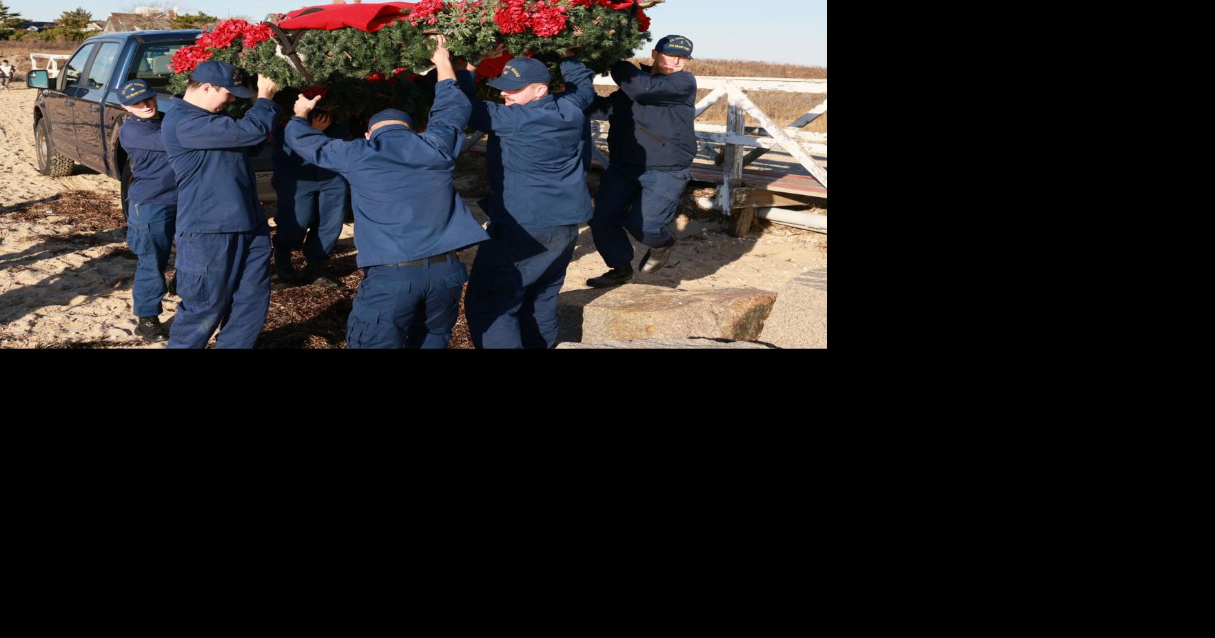Photo and Video Gallery: Brant Point Wreath Raising | News | ack.net