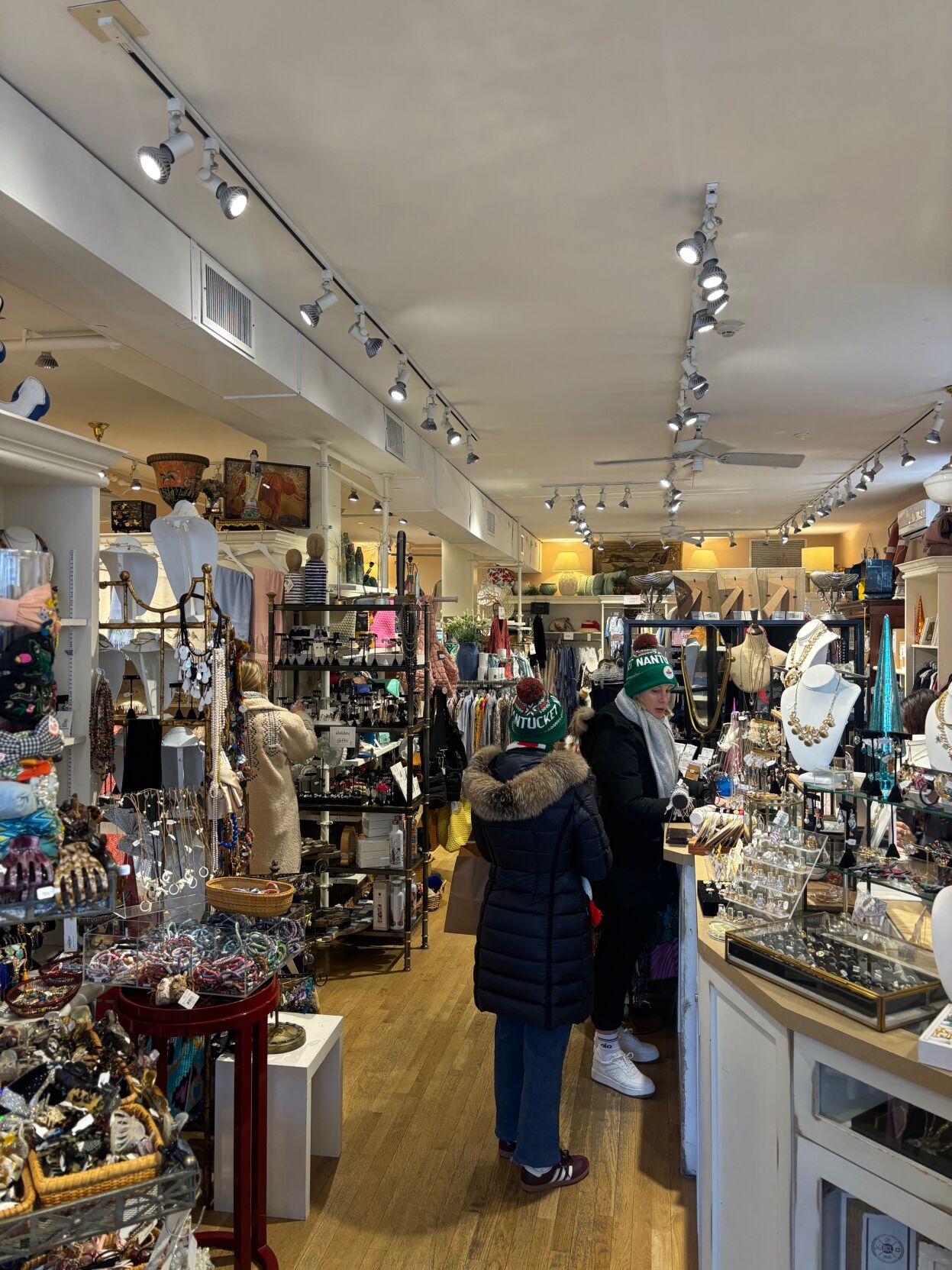 Main Street’s Vis-a-Vis closing up shop | Business | ack.net