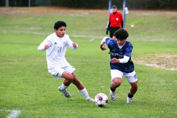 Boys soccer beats D-Y 1-0 on Senior Night | Sports | ack.net