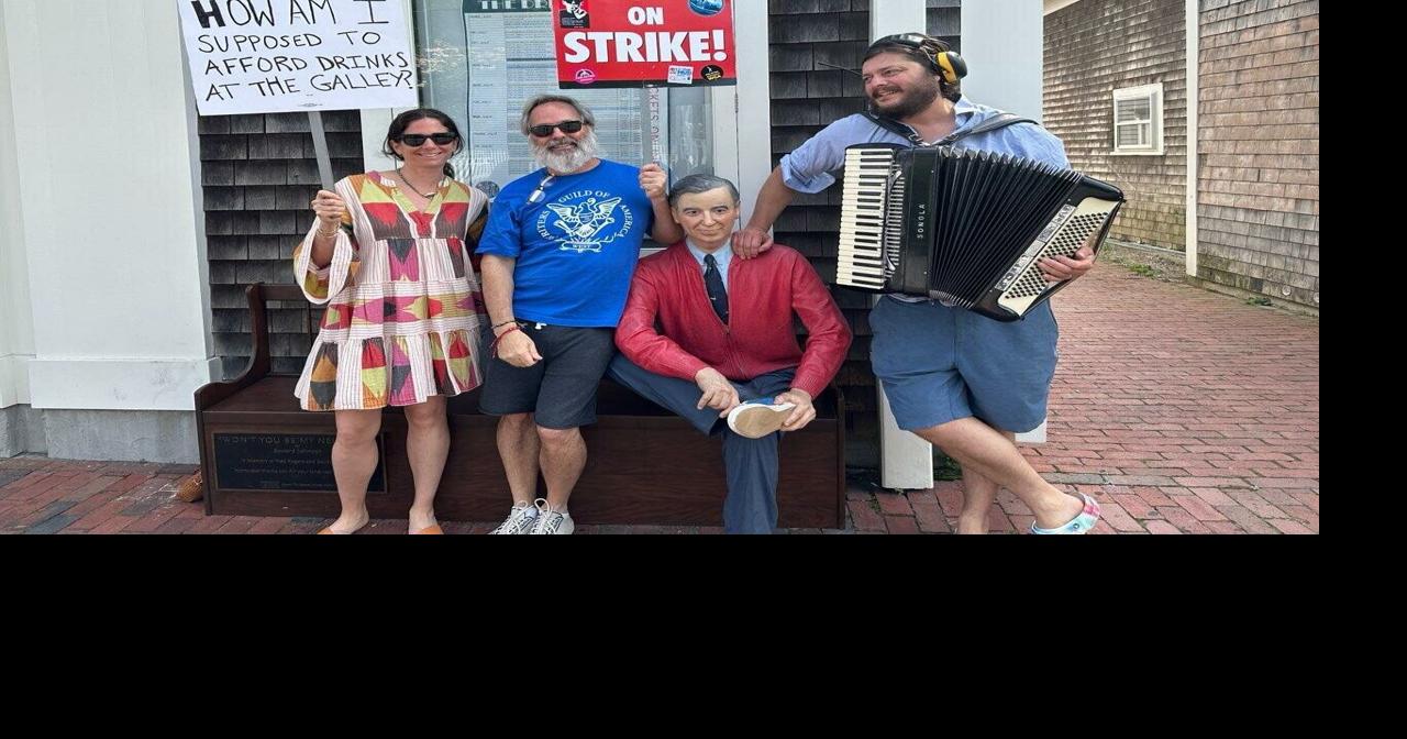 Donick Cary brings Hollywood writers' strike to the island | News | ack.net