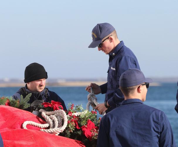 Photo Gallery: Brant Point Light Wreath | Photo Galleries | ack.net