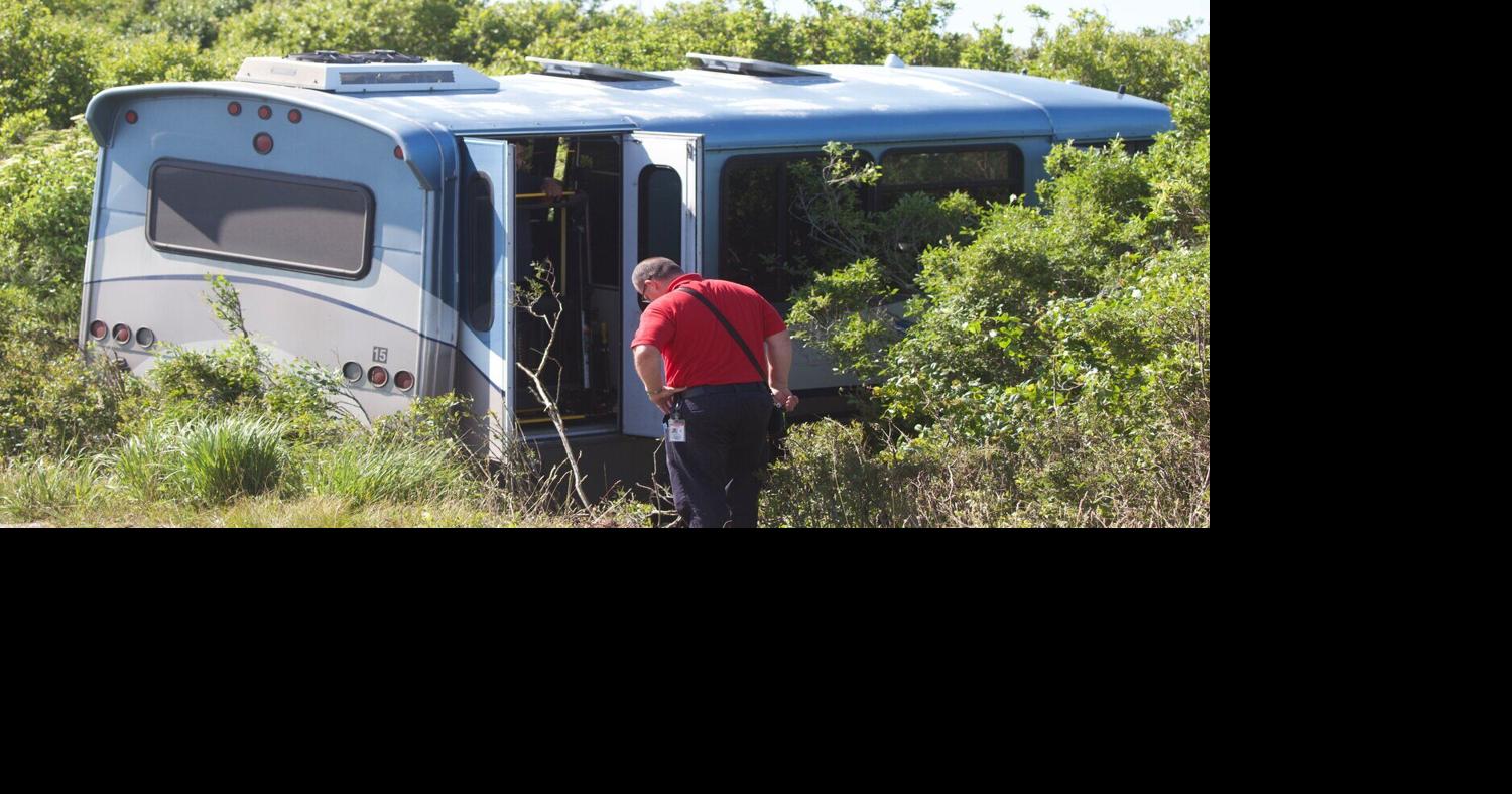 NRTA bus crashes into bushes on Madaket Road | News | ack.net