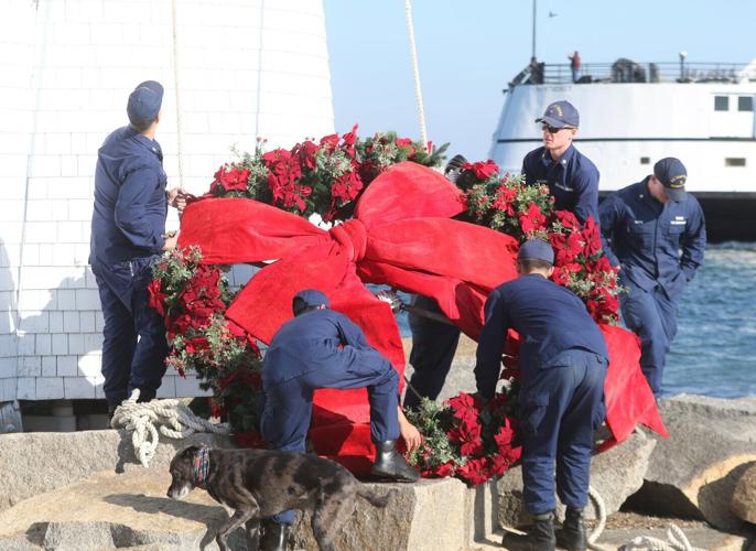 Photo Gallery: Brant Point Light Wreath | Photo Galleries | ack.net