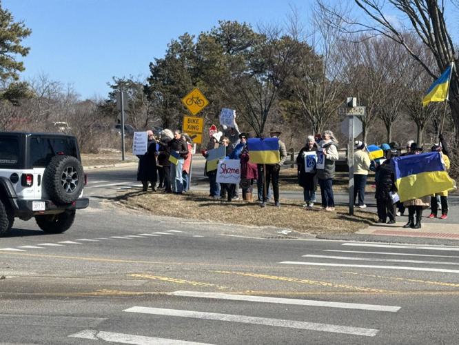 Islanders rally for Ukraine at Milestone Rotary | News | ack.net