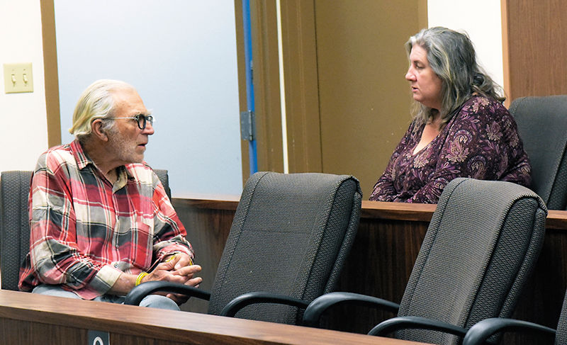 Couple charged with felony child abuse released | | adowl.hidesertstar.com