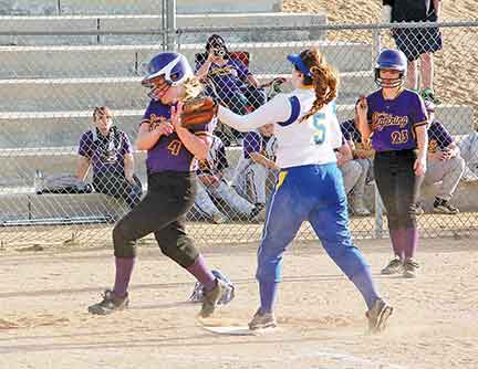 Lightning Softball/Baseball vs. West Shores | | adowl.hidesertstar.com