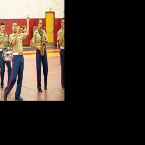 1st MarDiv Band performs to the rhythm | | adowl.hidesertstar.com