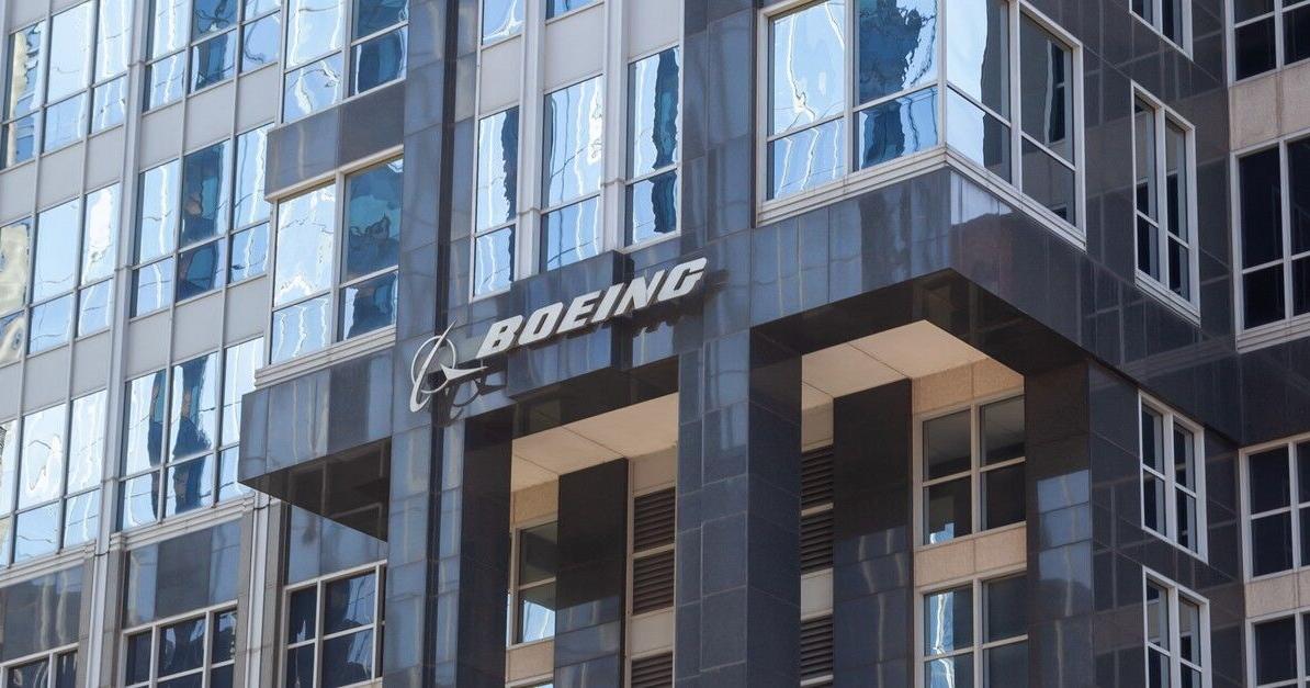 Midwest Boeing Defense Workers Vote to Continue Strike | Manufacturing ...