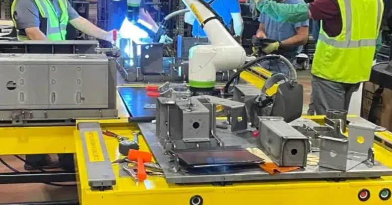 Flexing the Power of Human-Robotic Collaboration | Manufacturing News ...