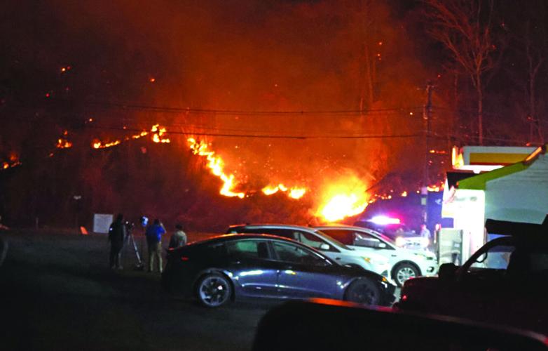 Fire stretches across Tellico Plains | News | advocateanddemocrat.com