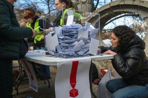 Serbia's students gather signatures for early elections goal | National ...