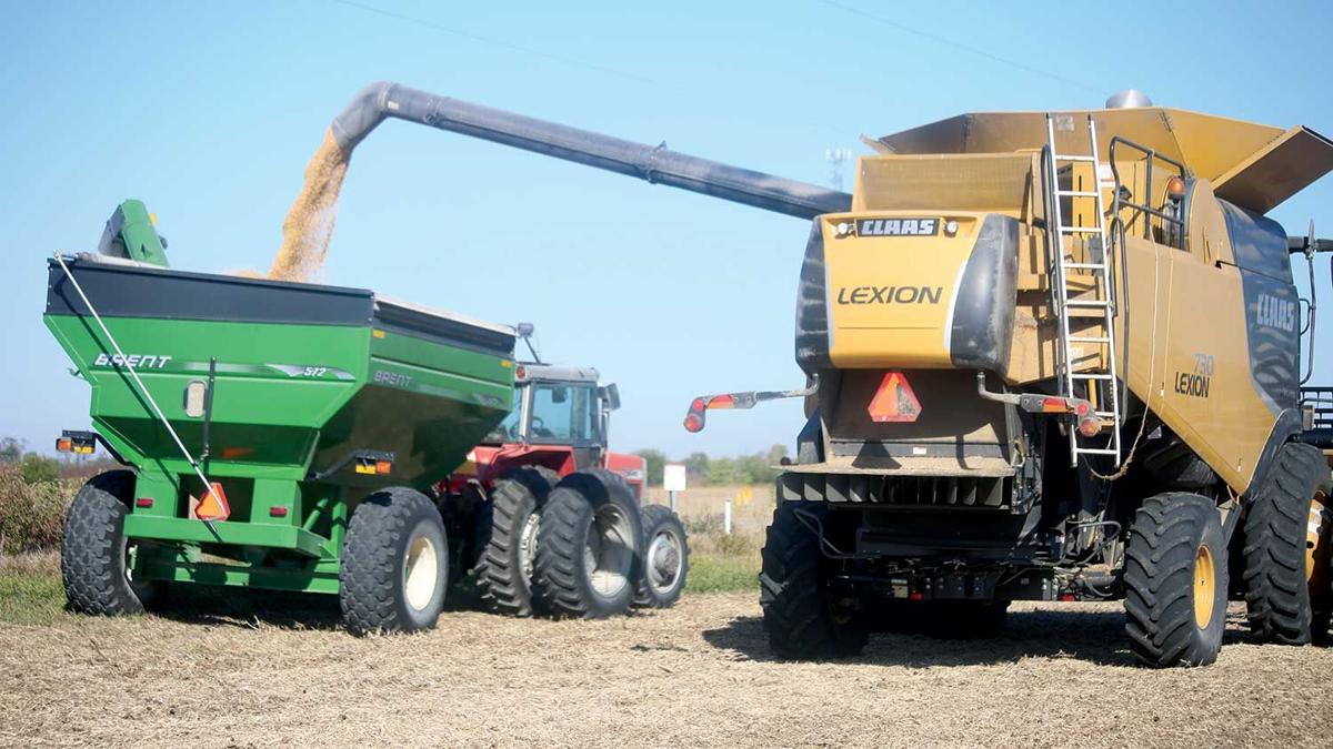 Southwest Iowa farmer kicks off 2023 harvest with beans