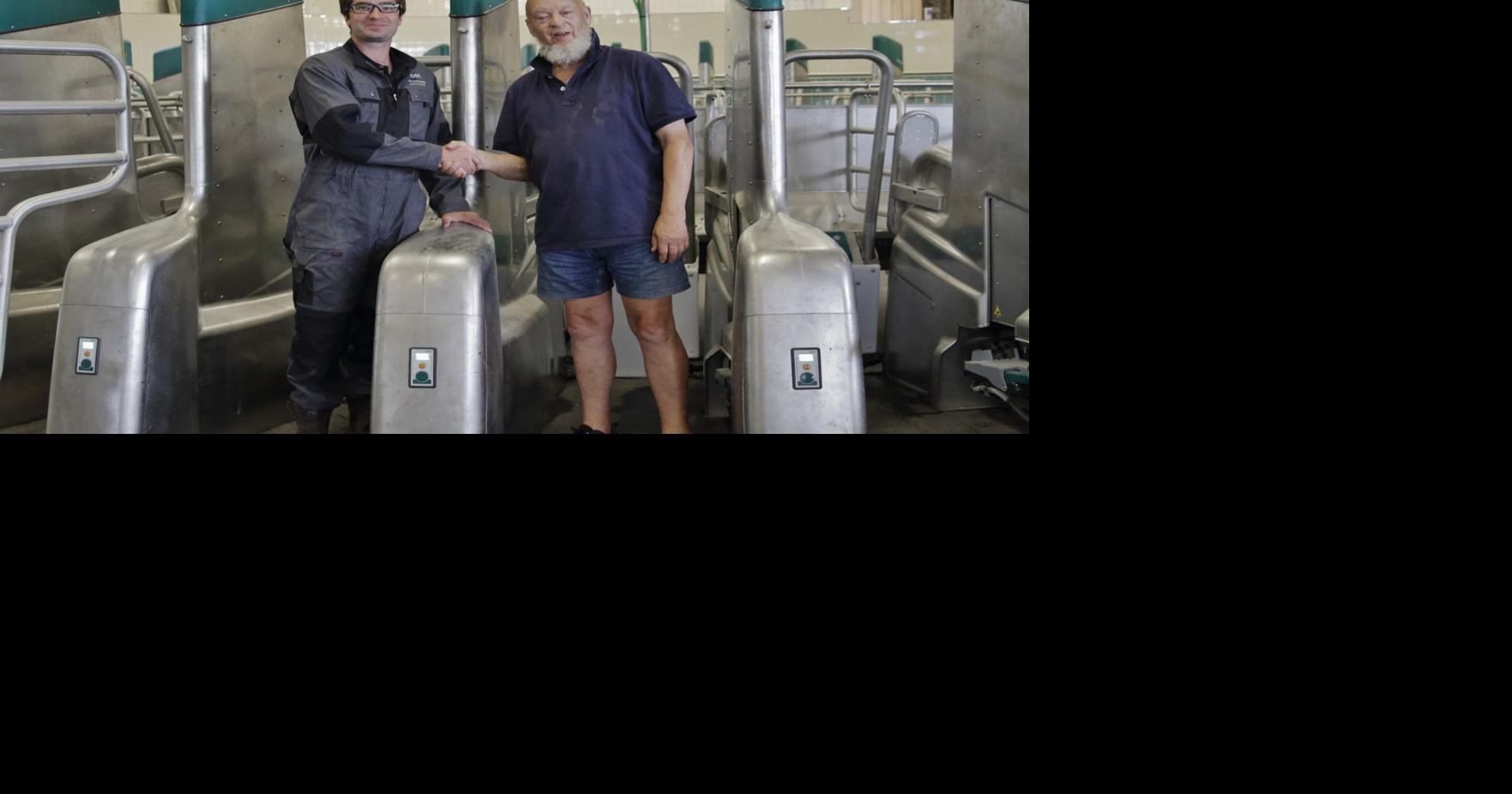 Robotic rotary parlor breaks ground