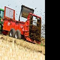 Kuhn Knight box spreaders