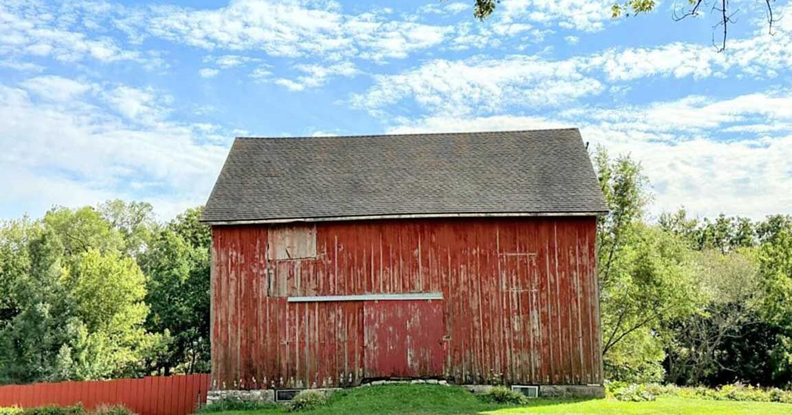 Amish craftsmen move historic barn in Iowa