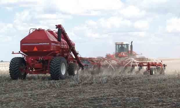 Tungsten carbide edge brings durability to planter scrapers