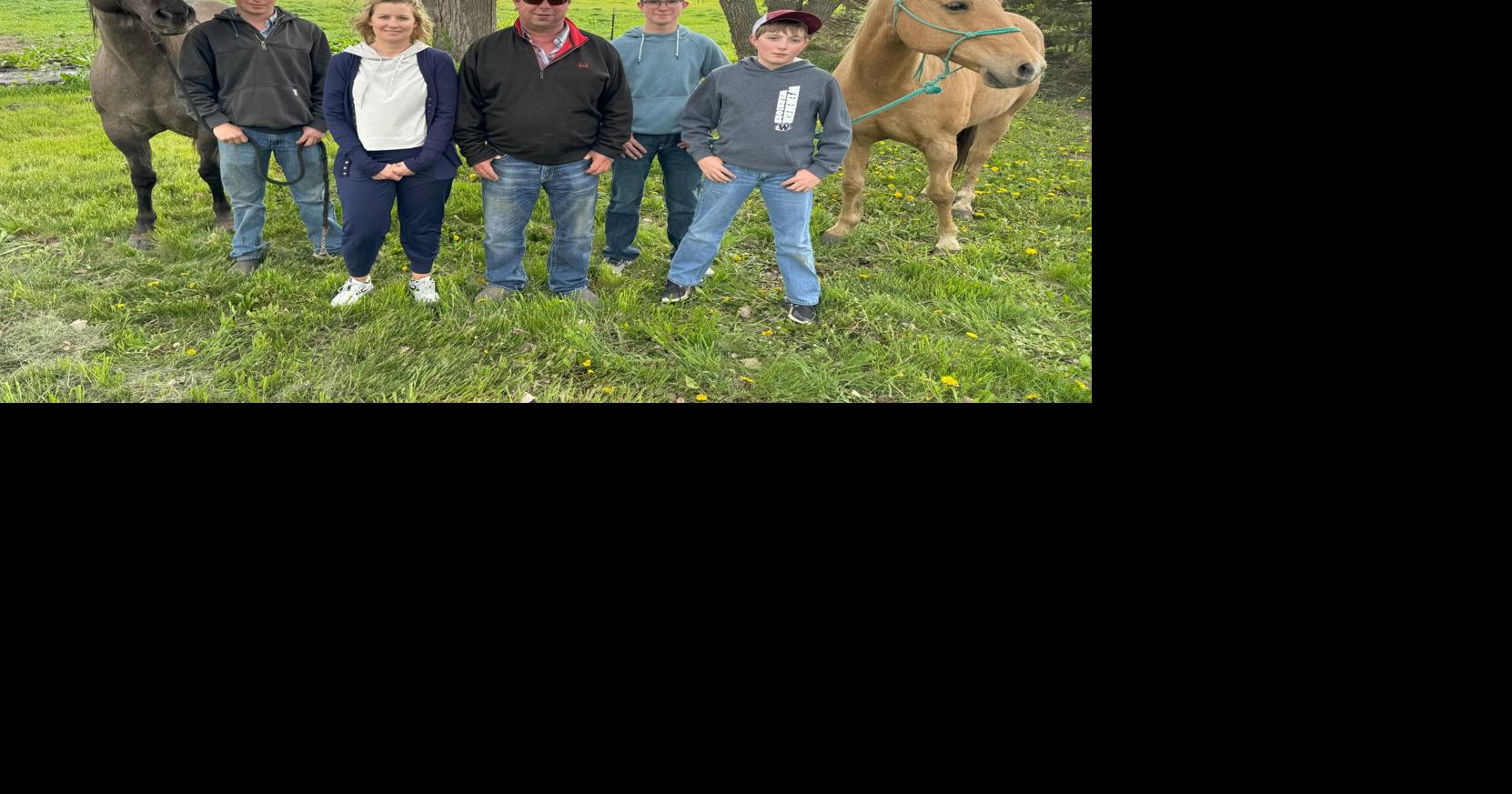 The family who rodeos together