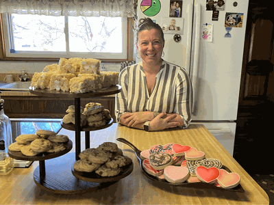 Illinois woman brings art to baking business