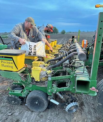 Northwest Illinois farmers halfway through corn crop