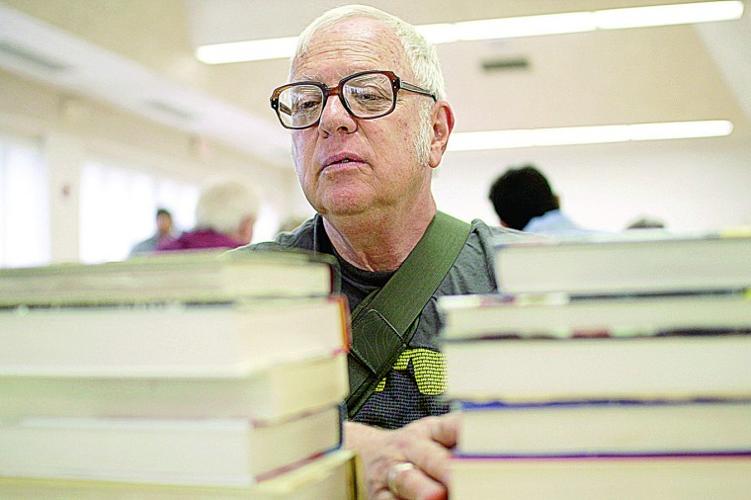 Book lovers take time to dig for tomes | Valley And State | ahwatukee.com