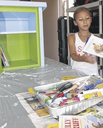 At age 6, Ahwatukee girl could make book as state’s youngest librarian ...