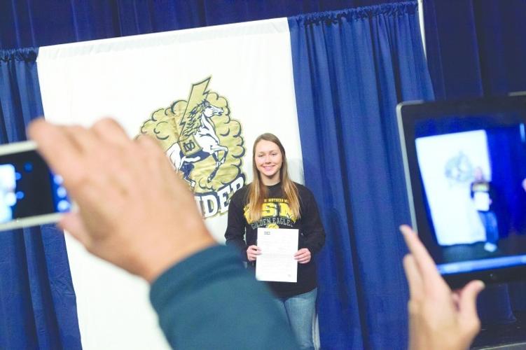 5 DV athletes sign letters of intent | Sports Briefs | ahwatukee.com