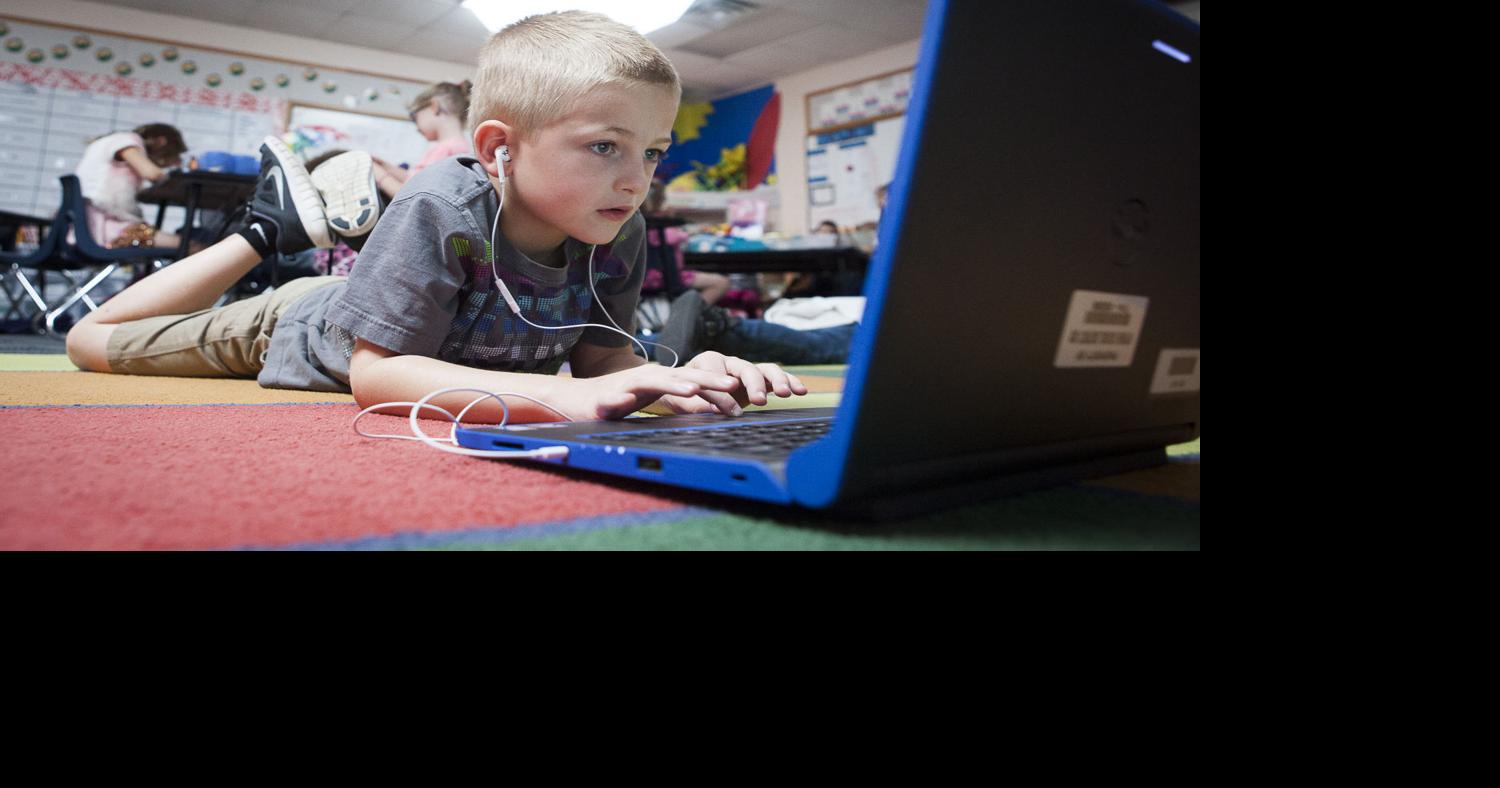 Pilot program gives each Esperanza student digital device in classroom ...